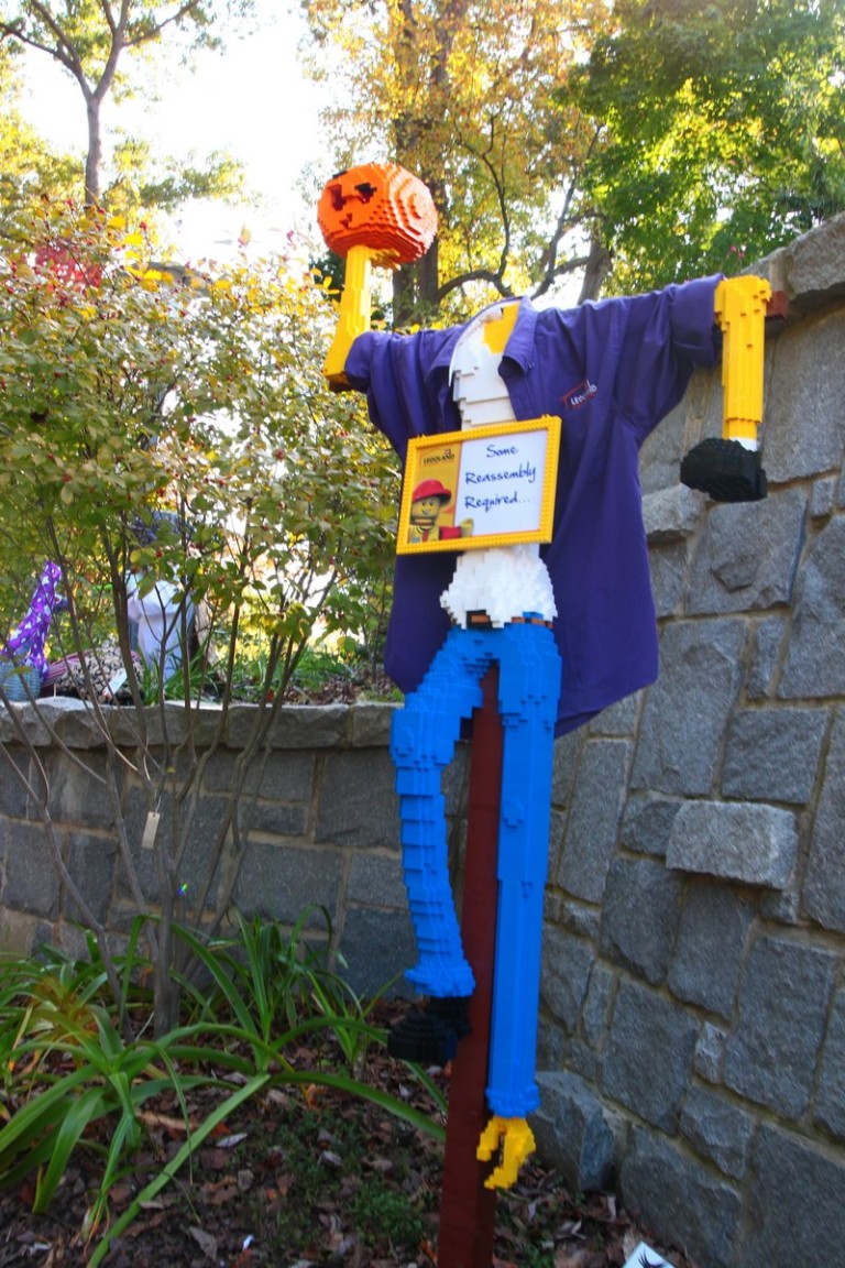 atlanta: scarecrows in the garden – Gobbledy Goon